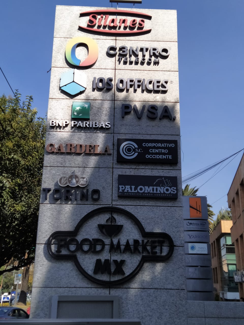 Marquesinas y Totems de Alucobond – ANUNCIOS Y LETRAS